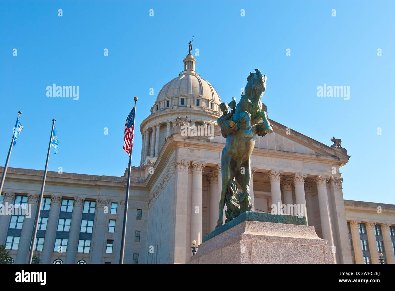 Oklahoma city greco roman state capitol hi-res stock photography and ...