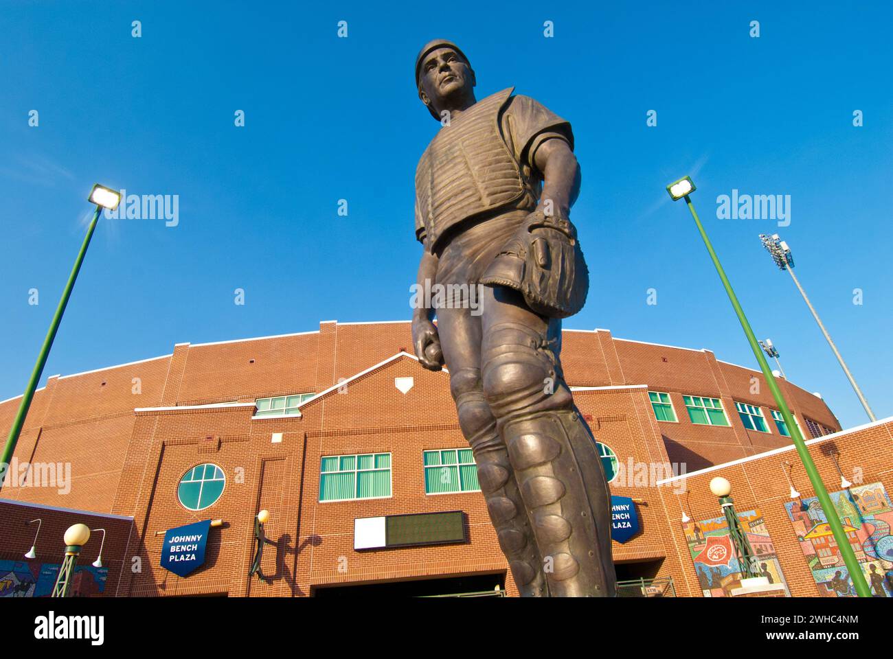 baseball legend, Johnny Bench, honored with 9 ' statue with words, "a ...