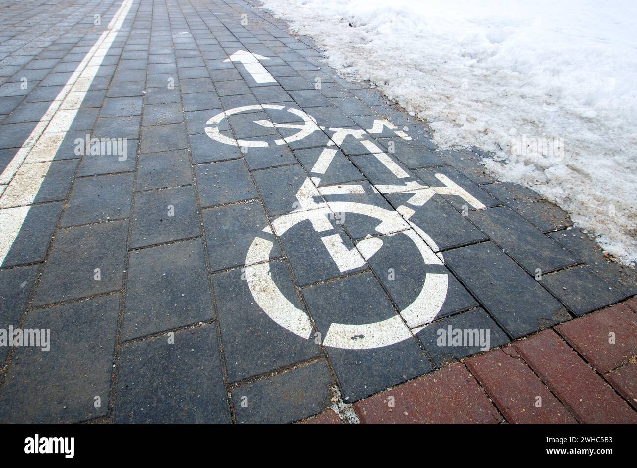 Bicycle path sign on the snow close up Stock Photo - Alamy