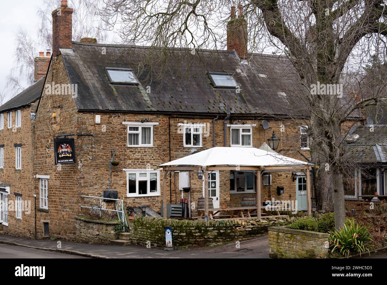The Butchers Arms, Kings Sutton, Northamptonshire, England, UK Stock ...
