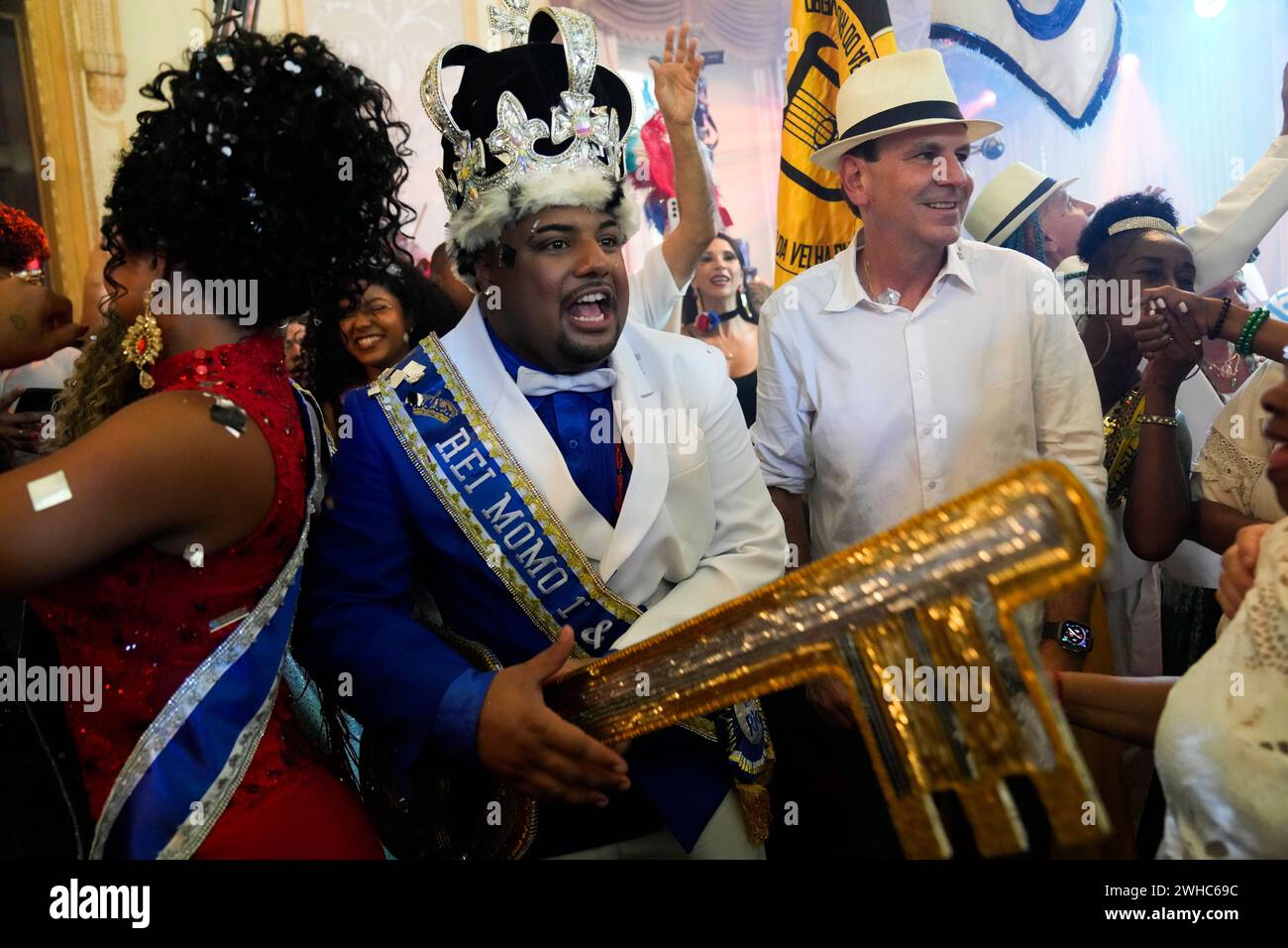 Carnival King Momo, Caio Cesar Dutra, receives the keys of the city ...