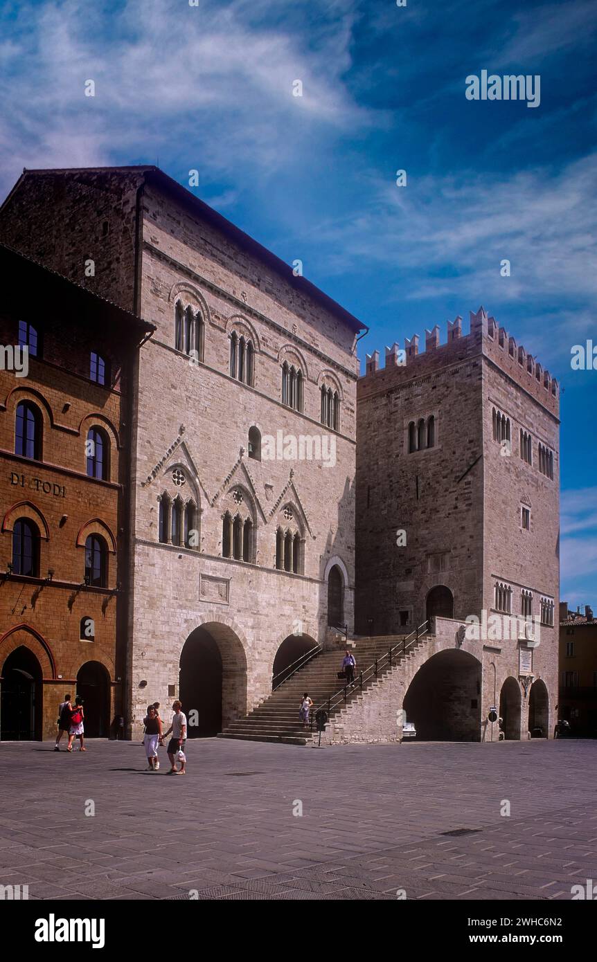 Italy Umbria Todi Piazza Del Popolo View of Palazzo del Capitano Stock Photo - Alamy