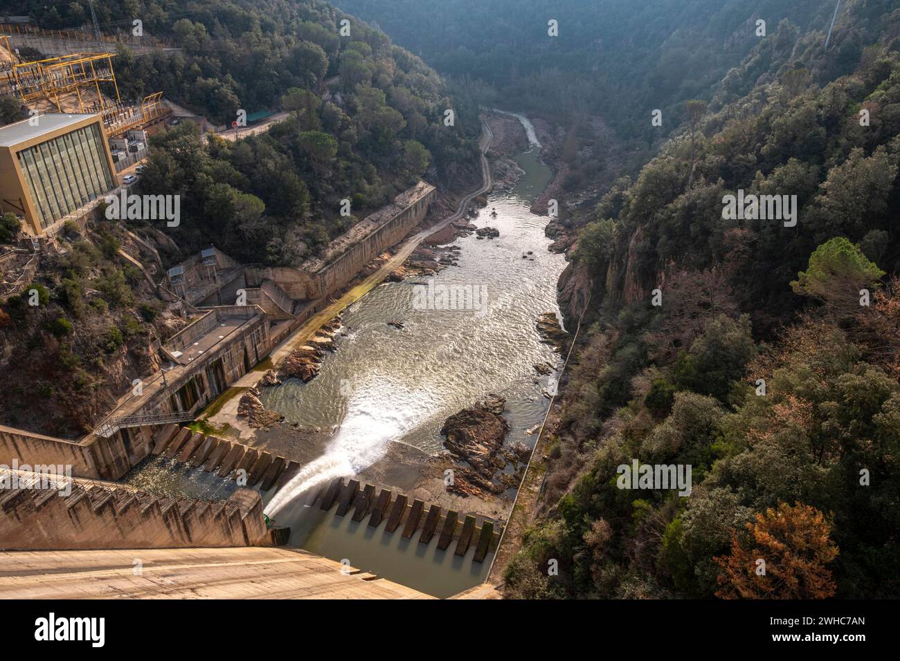 Minimum discharge of water into the Panta de Sau dam with four percent ...