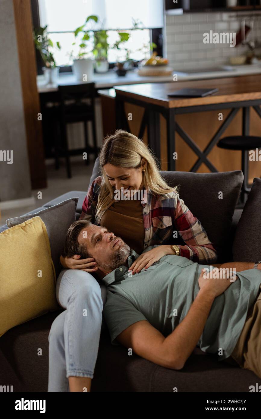 Woman sitting on man lap hi-res stock photography and images - Alamy