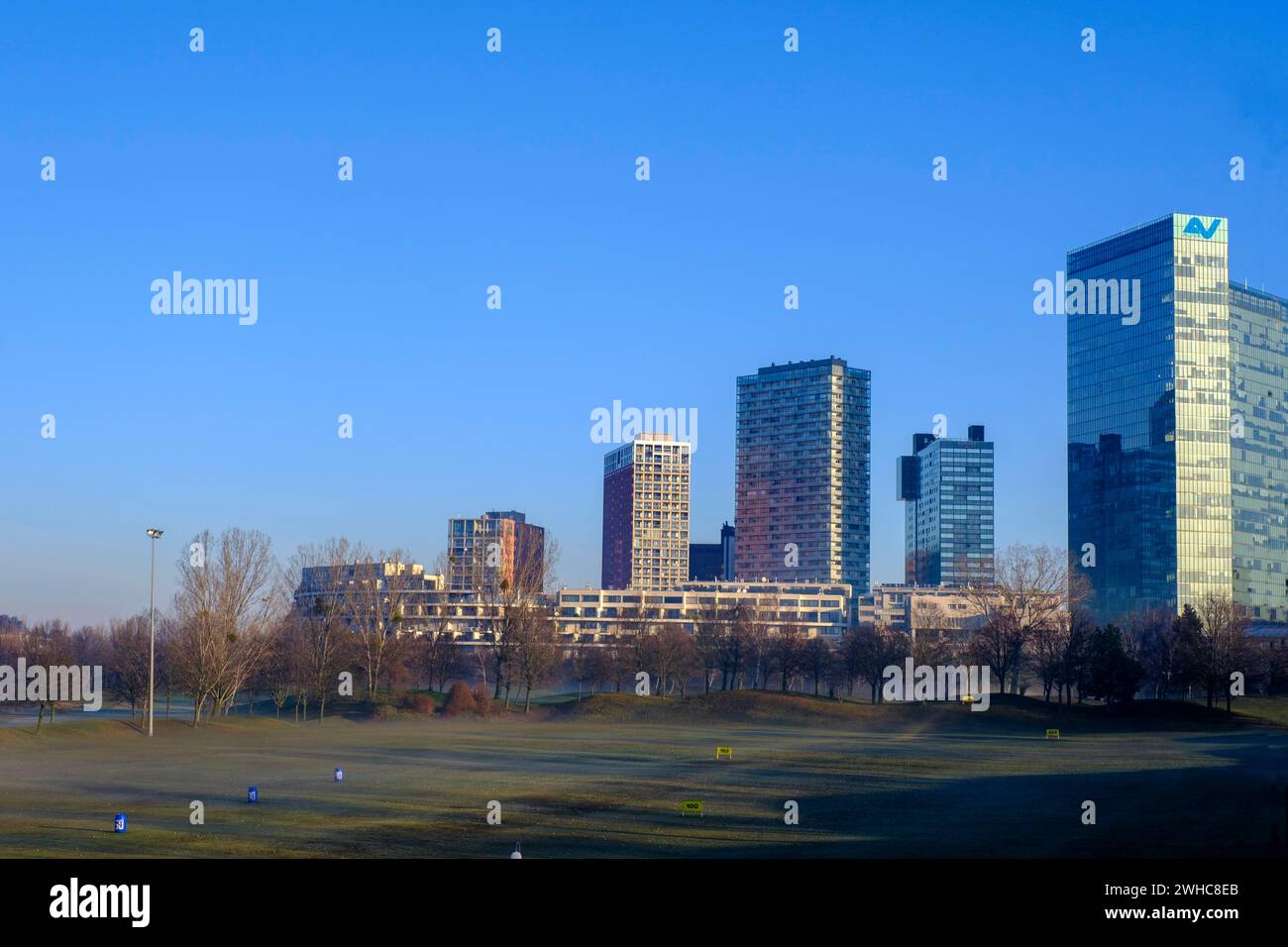 Urban viennese building hi-res stock photography and images - Alamy