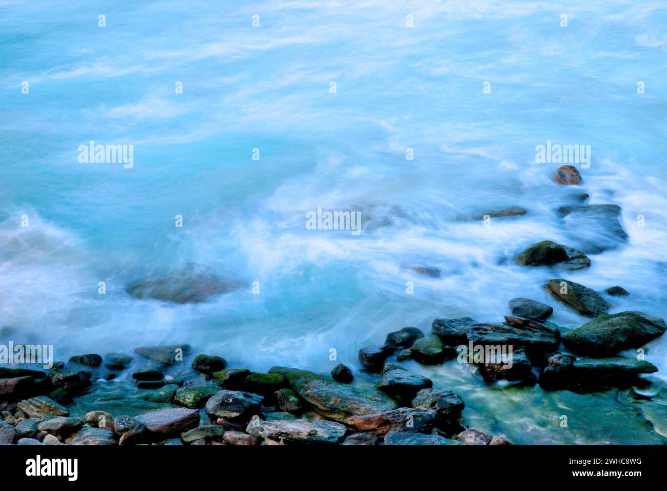 Ocean shoreline stone hi-res stock photography and images - Alamy