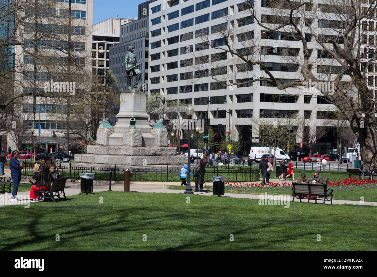 Farragut Square, Washington, D.C. Statue to Admiral David Farragut in the center Stock Photo - Alamy
