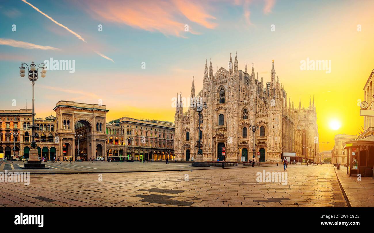 Piazza del duomo at sunrise hi-res stock photography and images - Alamy