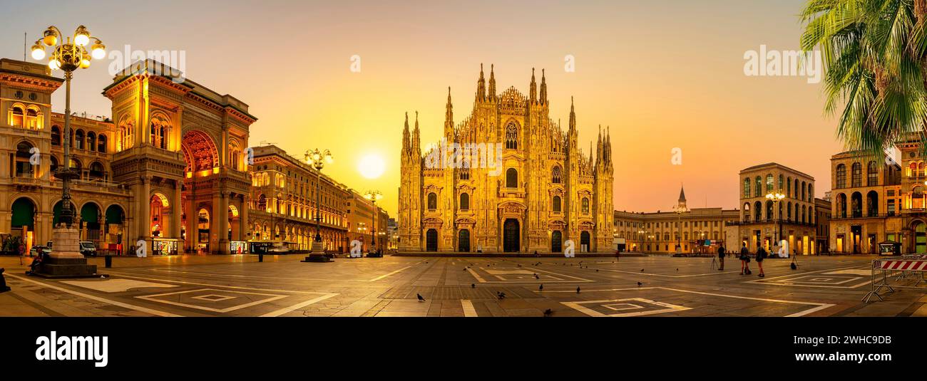 Piazza del duomo at sunrise hi-res stock photography and images - Alamy