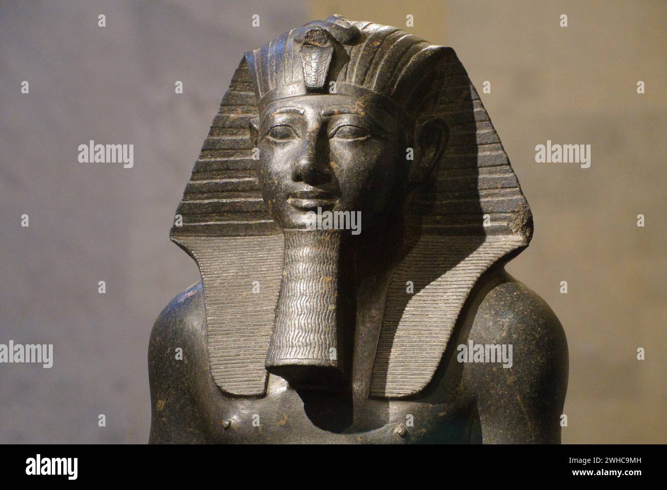 King Thutmose III inside the national museum Stock Photo - Alamy