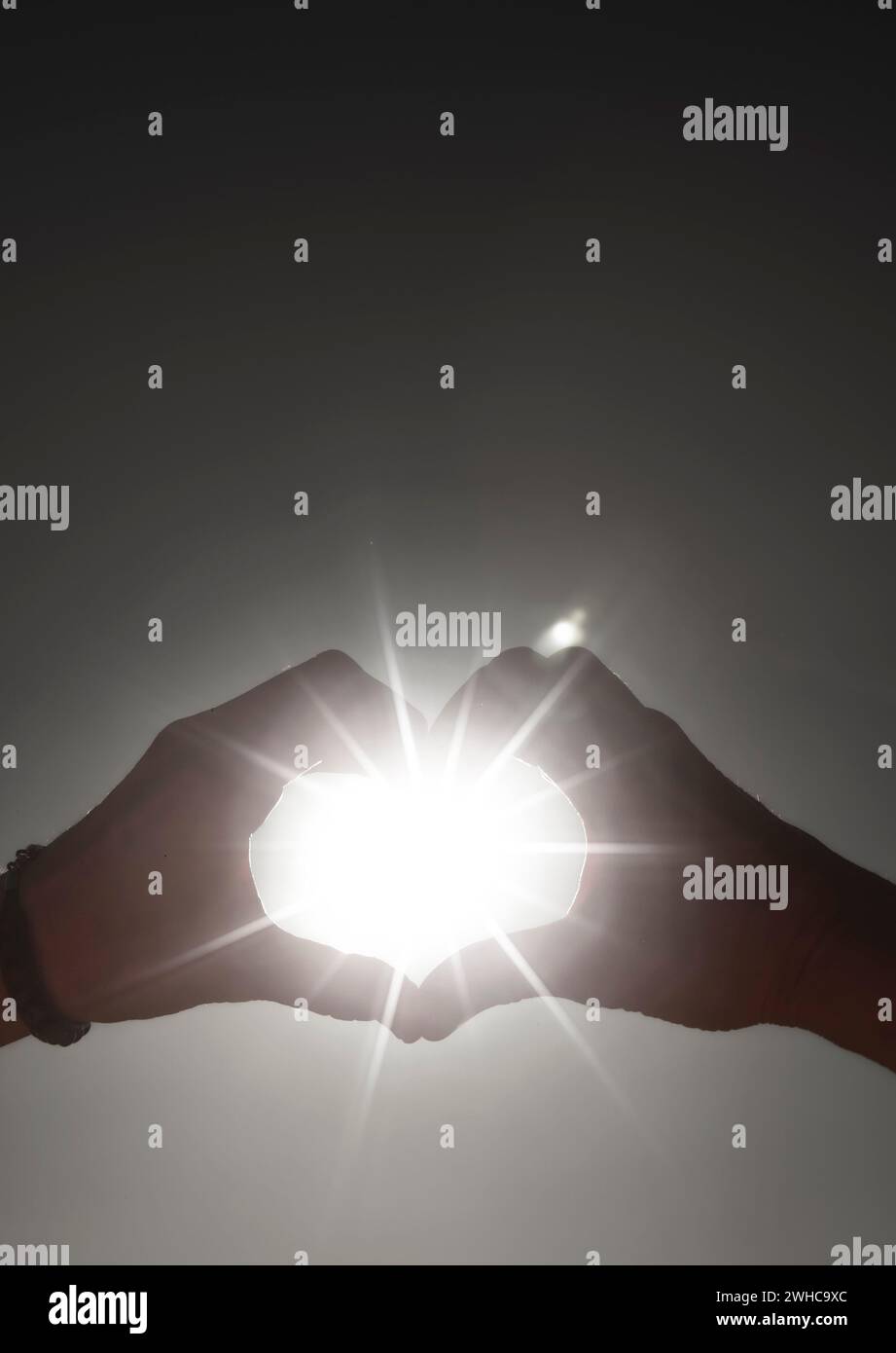 Light through hands hi-res stock photography and images - Alamy