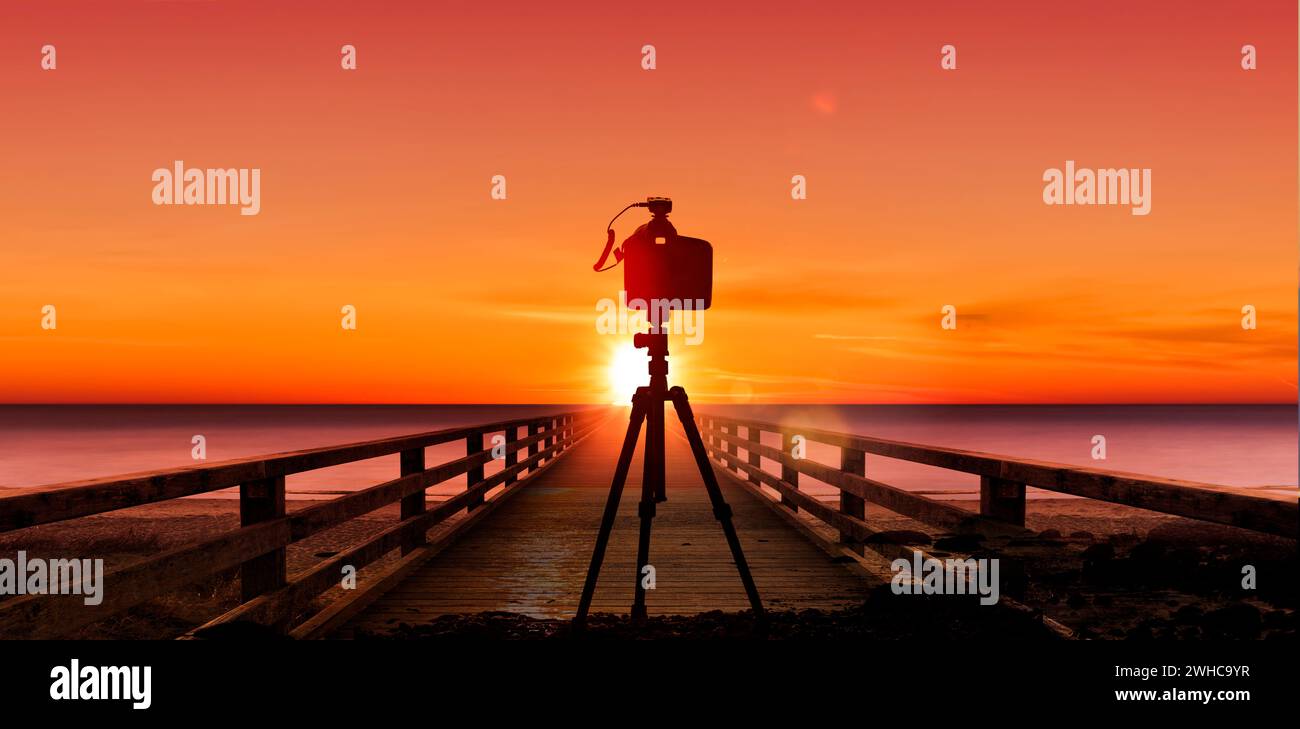 Lens in front of camera hi-res stock photography and images - Alamy