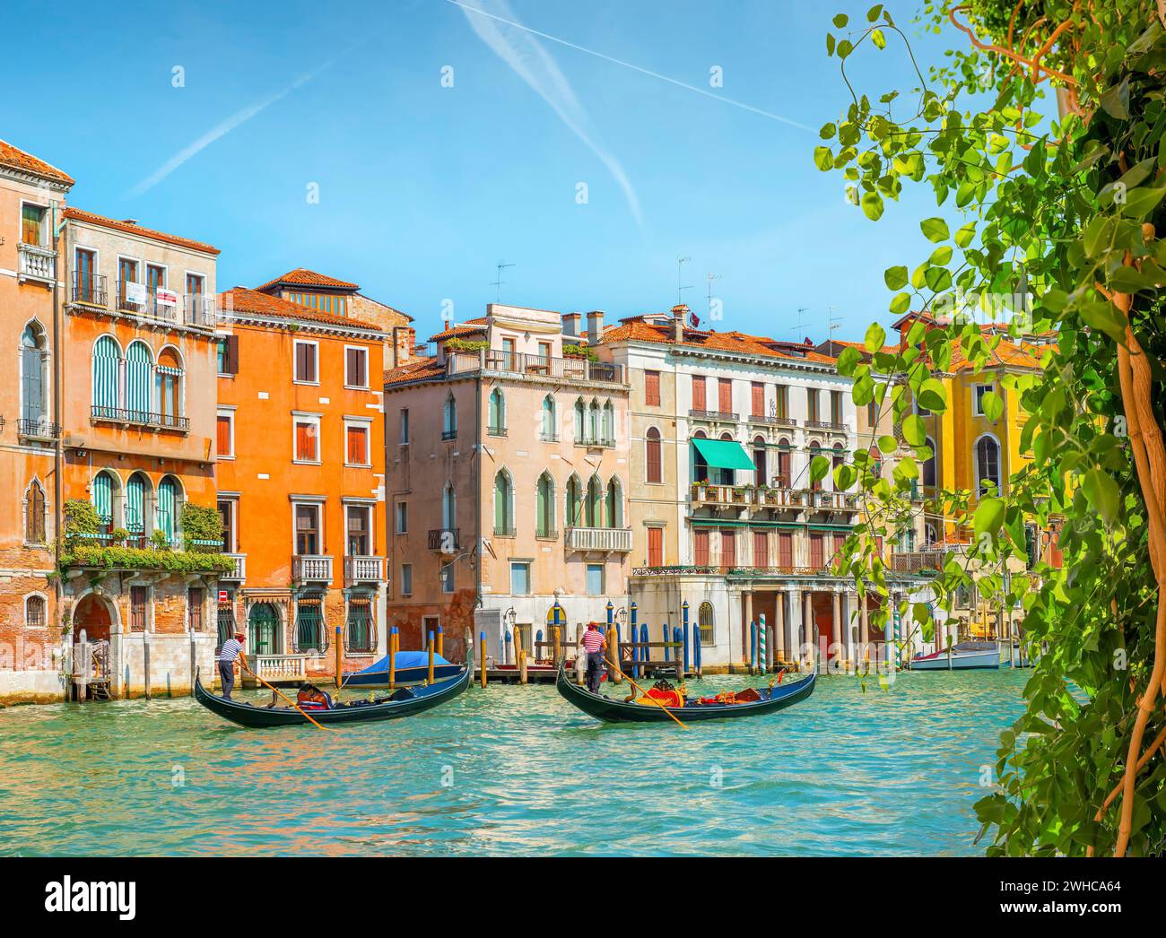 Boats on canal venice venezia hi-res stock photography and images - Alamy