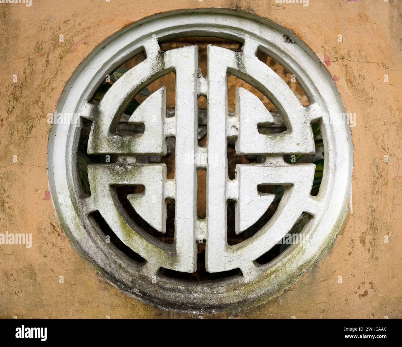Ornate circular window hi-res stock photography and images - Alamy