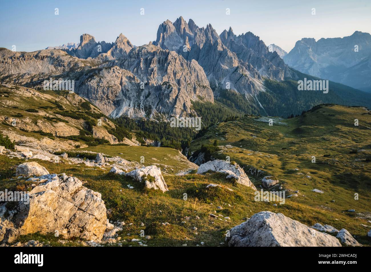 View towards Cadini di Misurina on hiking trail around Tre Cime ...