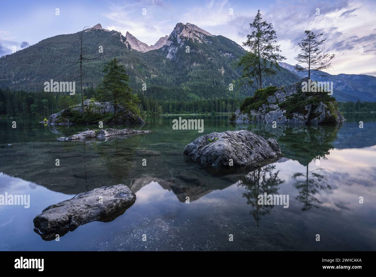 Hintersee Lake with reflection of Watzmann mountain peaks. Ramsau ...