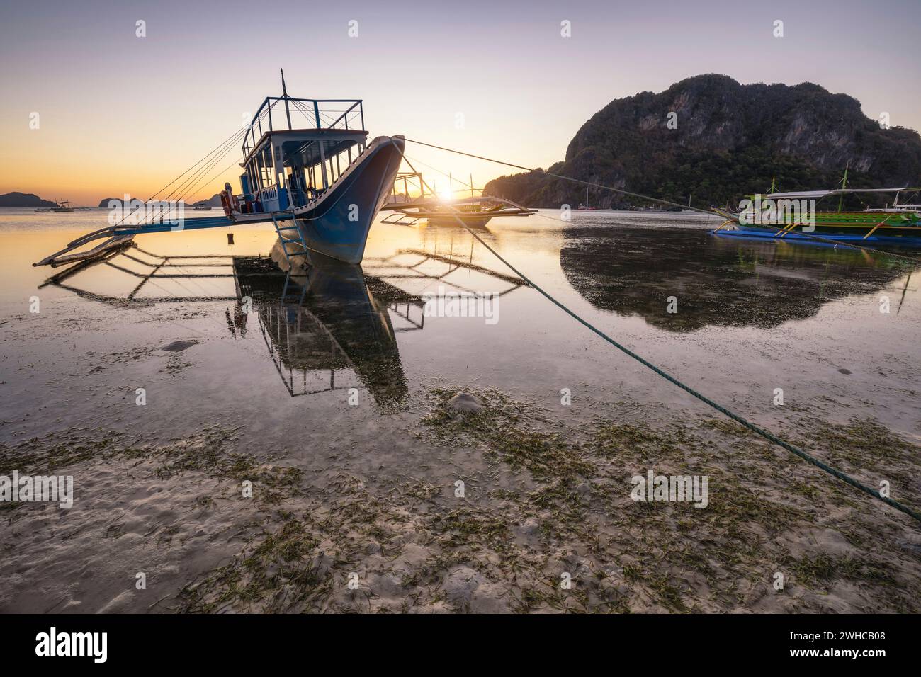 Trip long banca boat on Corong corong beach, sunset flare shine. El ...