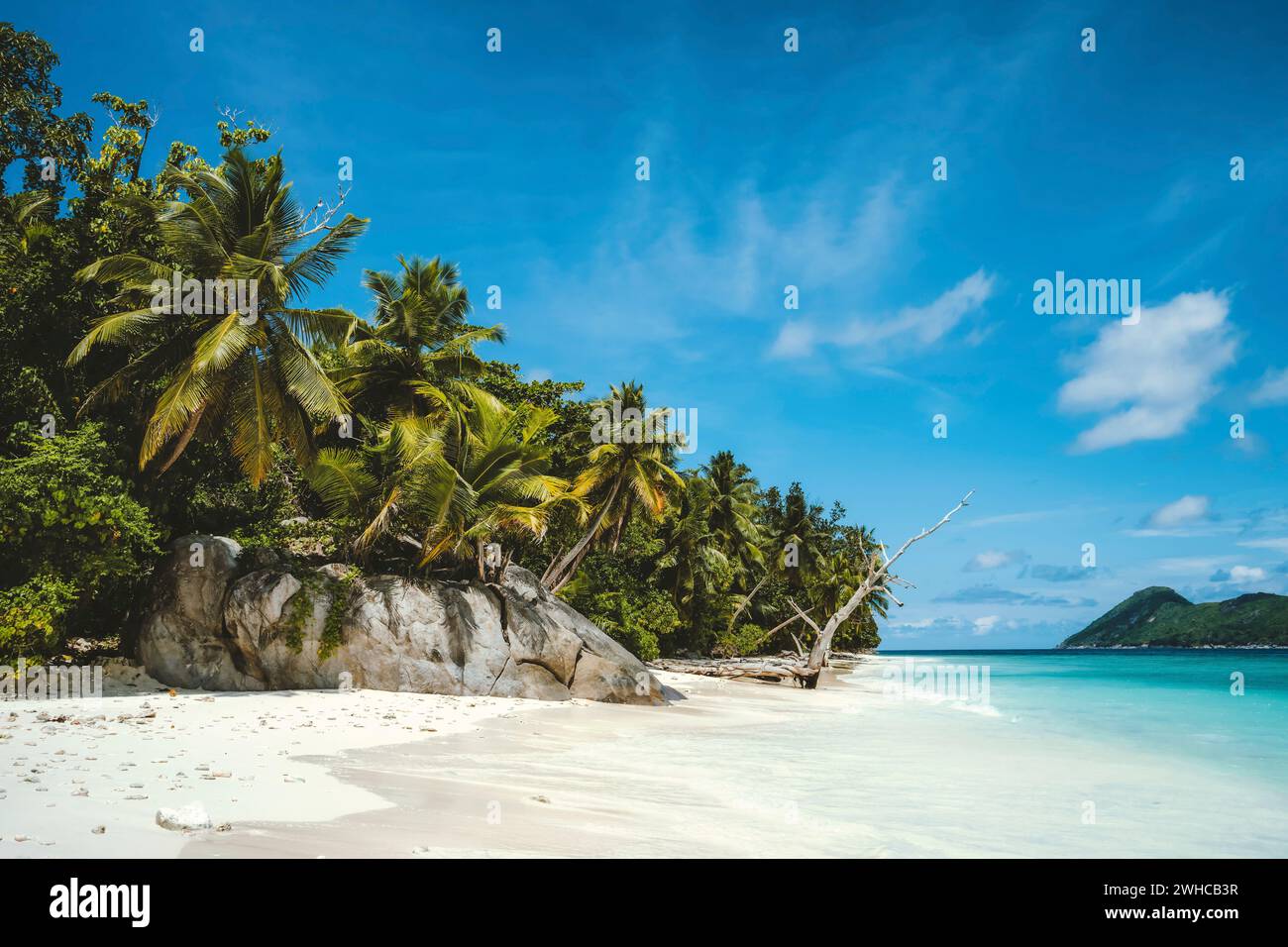 Remote beach hi-res stock photography and images - Alamy