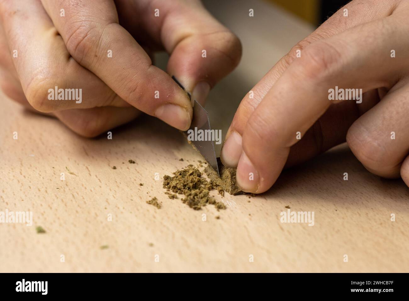 Hand grind hi-res stock photography and images - Alamy