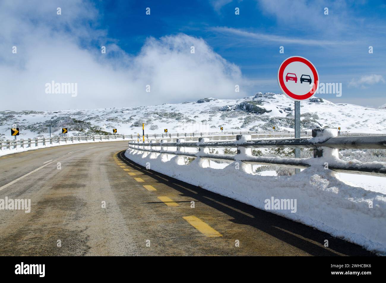 Overtake Forbidden Sign Stock Photo - Alamy