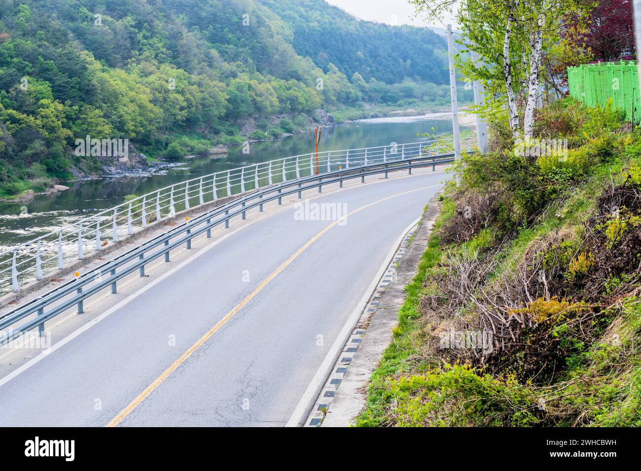 Two lane road bridge hi-res stock photography and images - Alamy