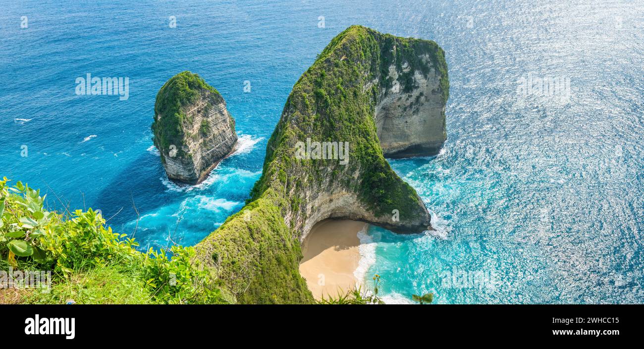 Karang Dawa, Manta Bay or Kelingking Beach on Nusa Penida Island, Bali ...