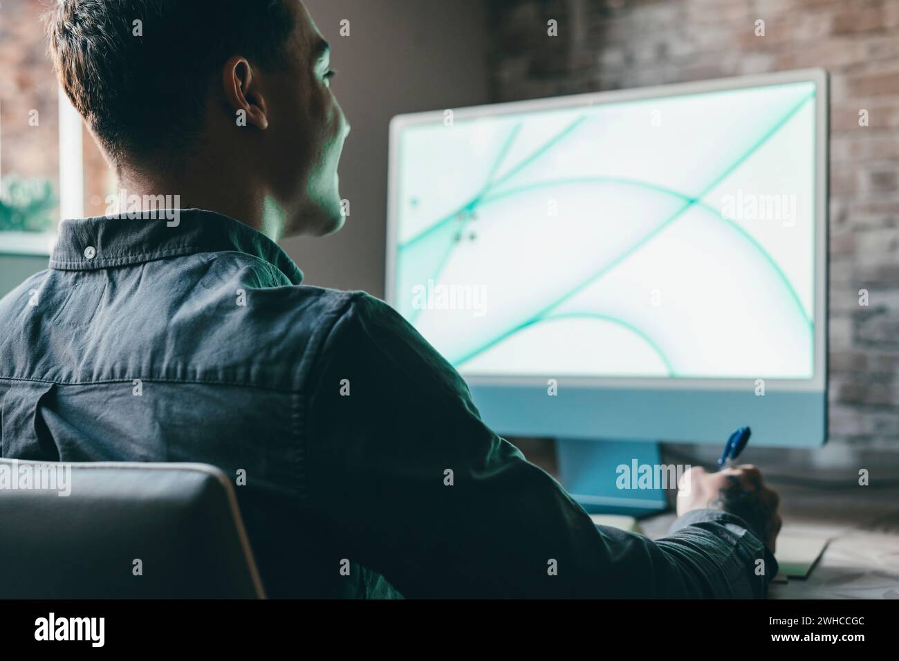 Back view man searching hi-res stock photography and images - Alamy