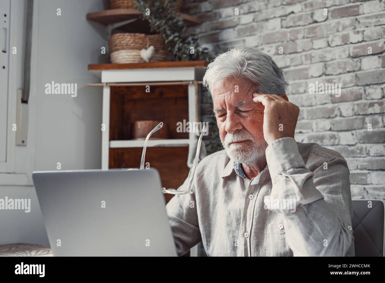 Tired old man hi-res stock photography and images - Alamy