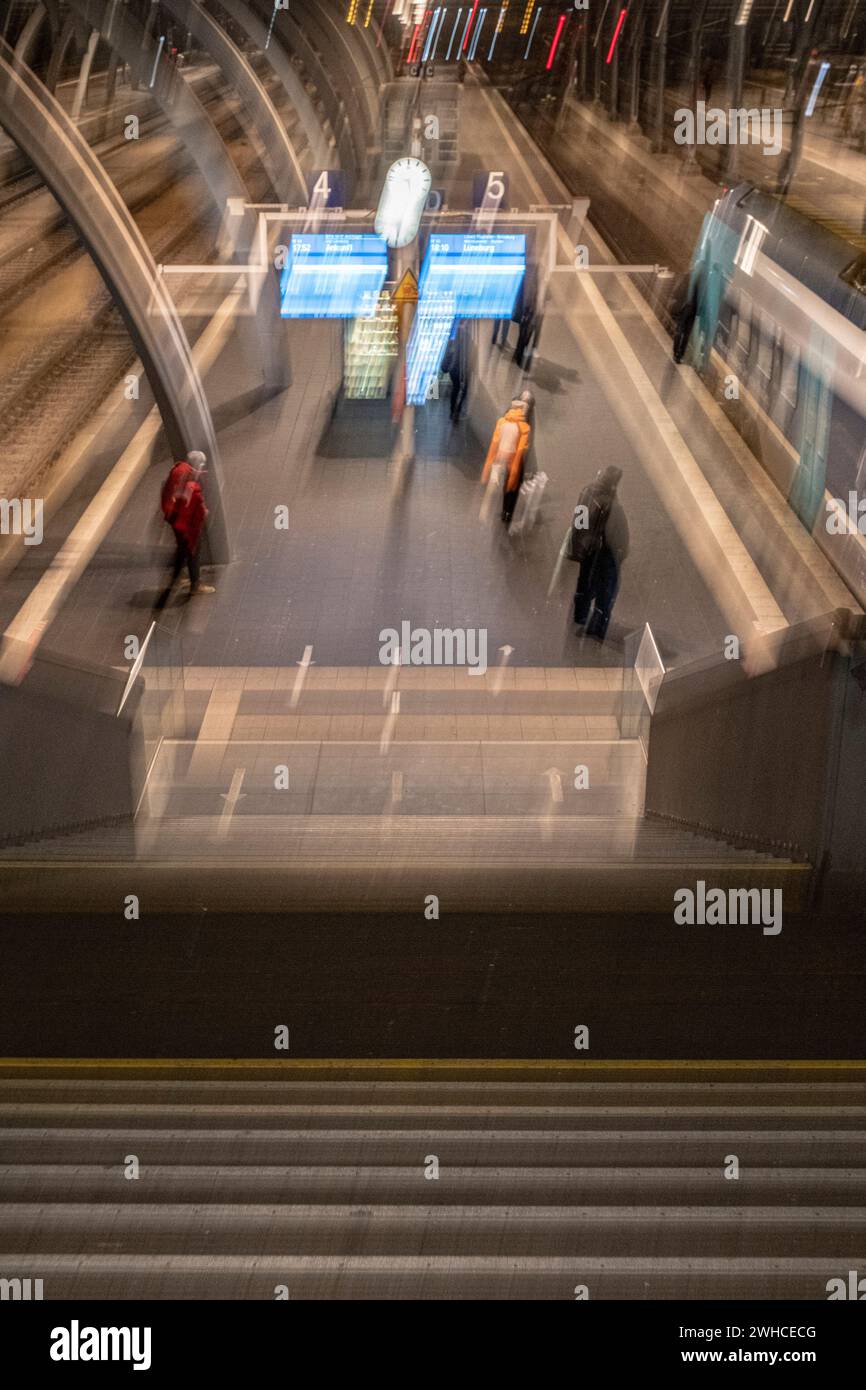 Station accessibility hi-res stock photography and images - Alamy