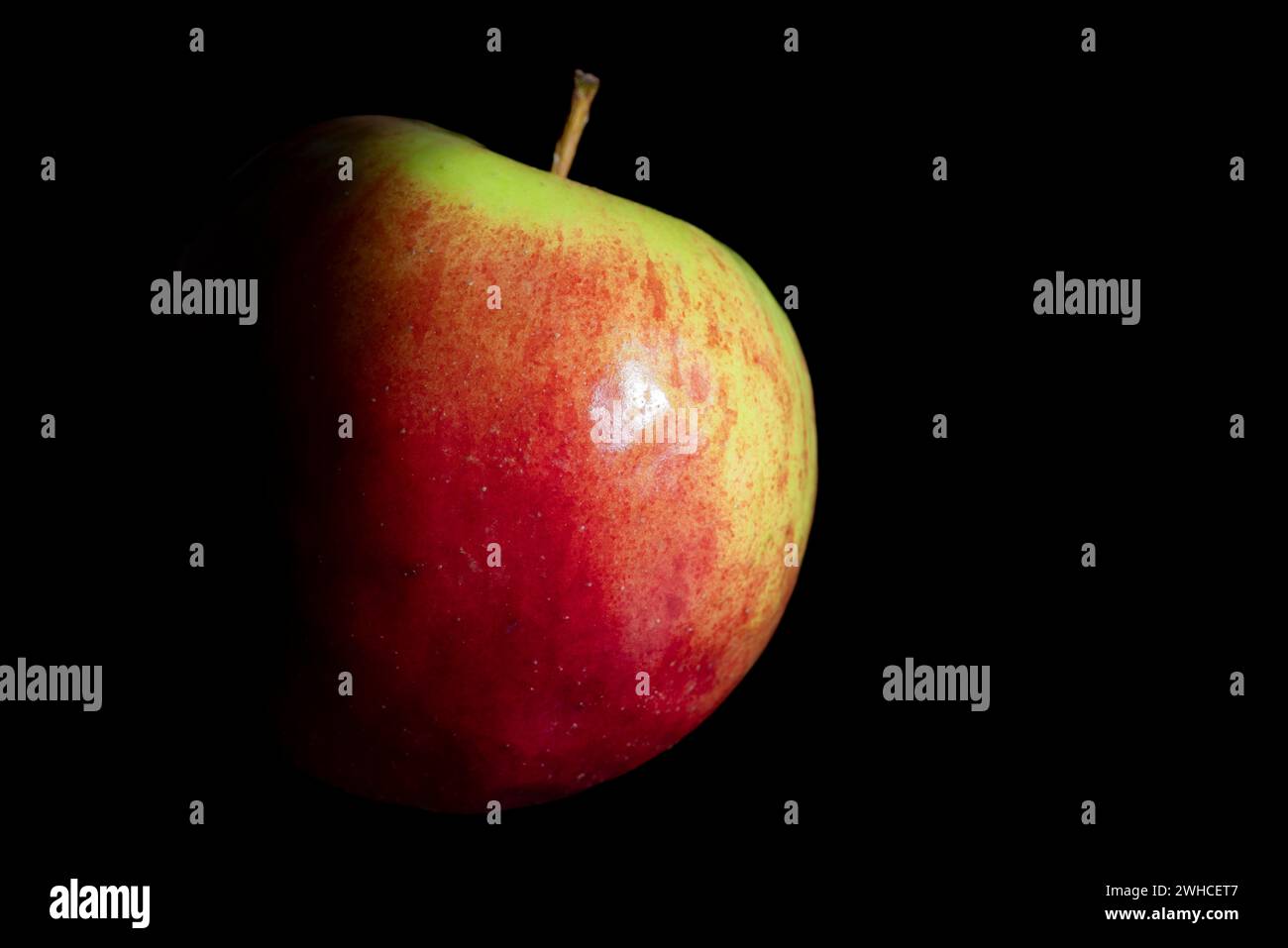 Red apple green spots hi-res stock photography and images - Alamy