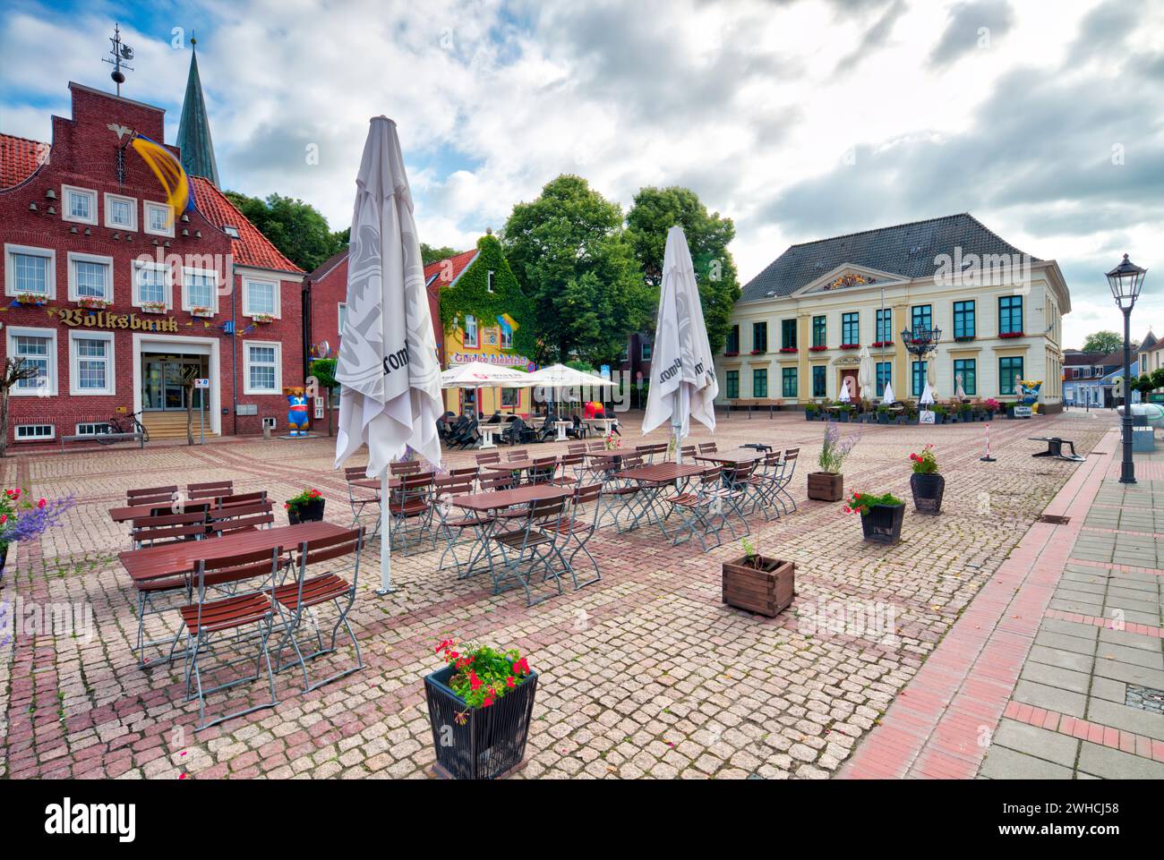 Town hall, market, house facade, facade, town view, architecture, Esens ...