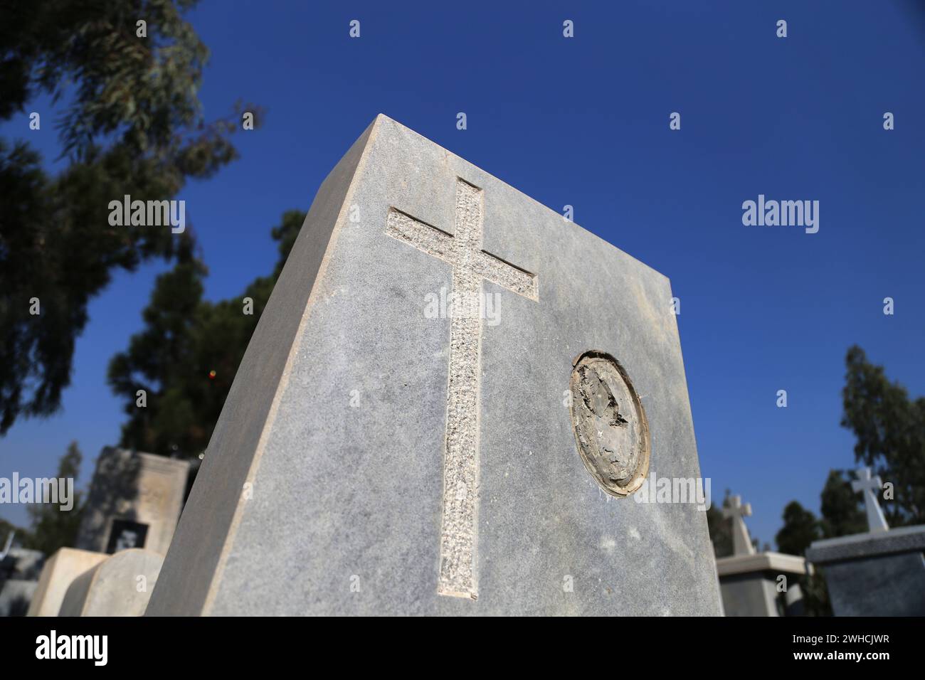 Tehran, Iran. 8th Feb, 2024. A grave is seen at Nor Burastan Cemetery ...