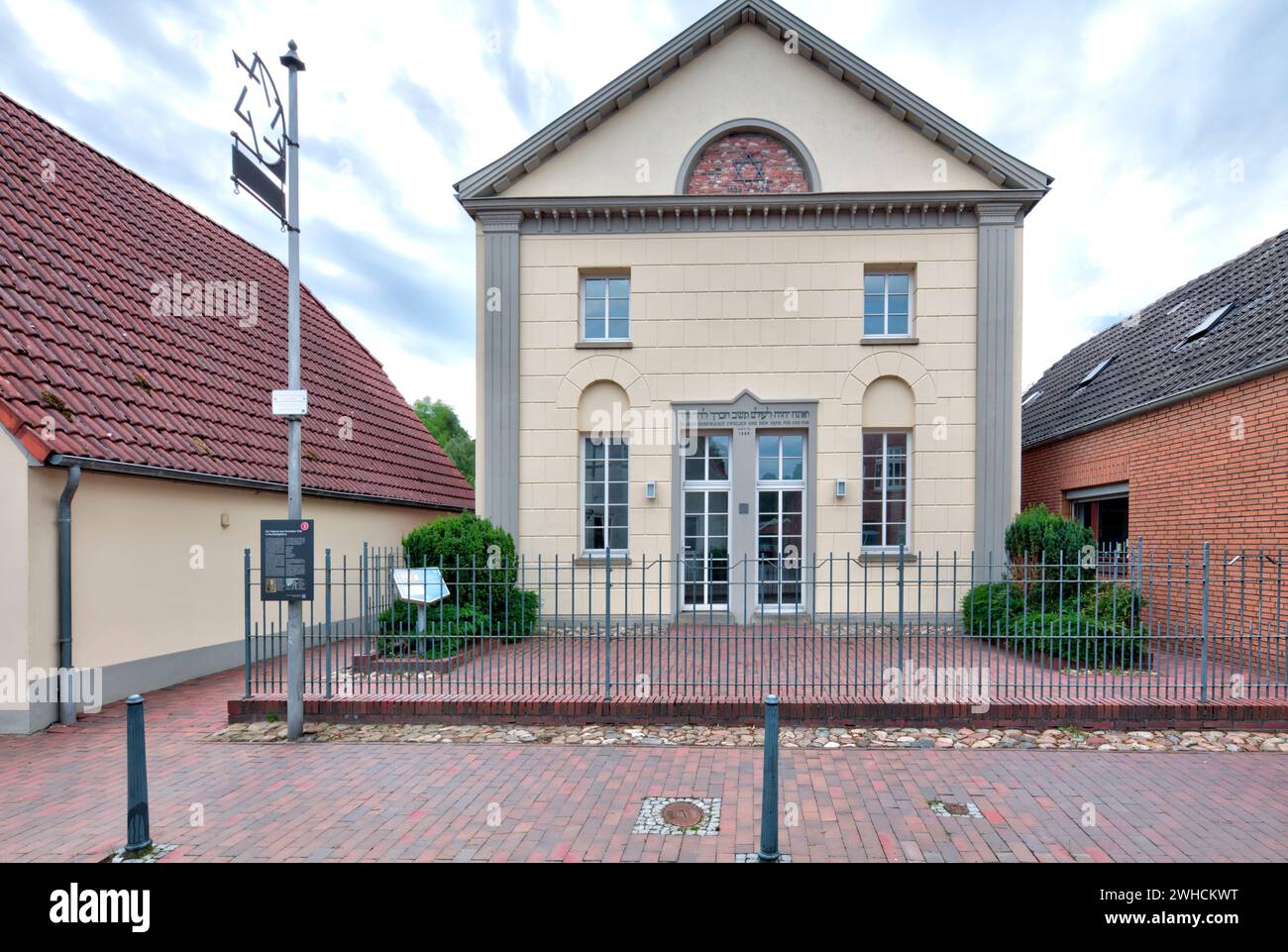 Synagogue, house facade, view of the village, Neustadtgödens, Friesland ...