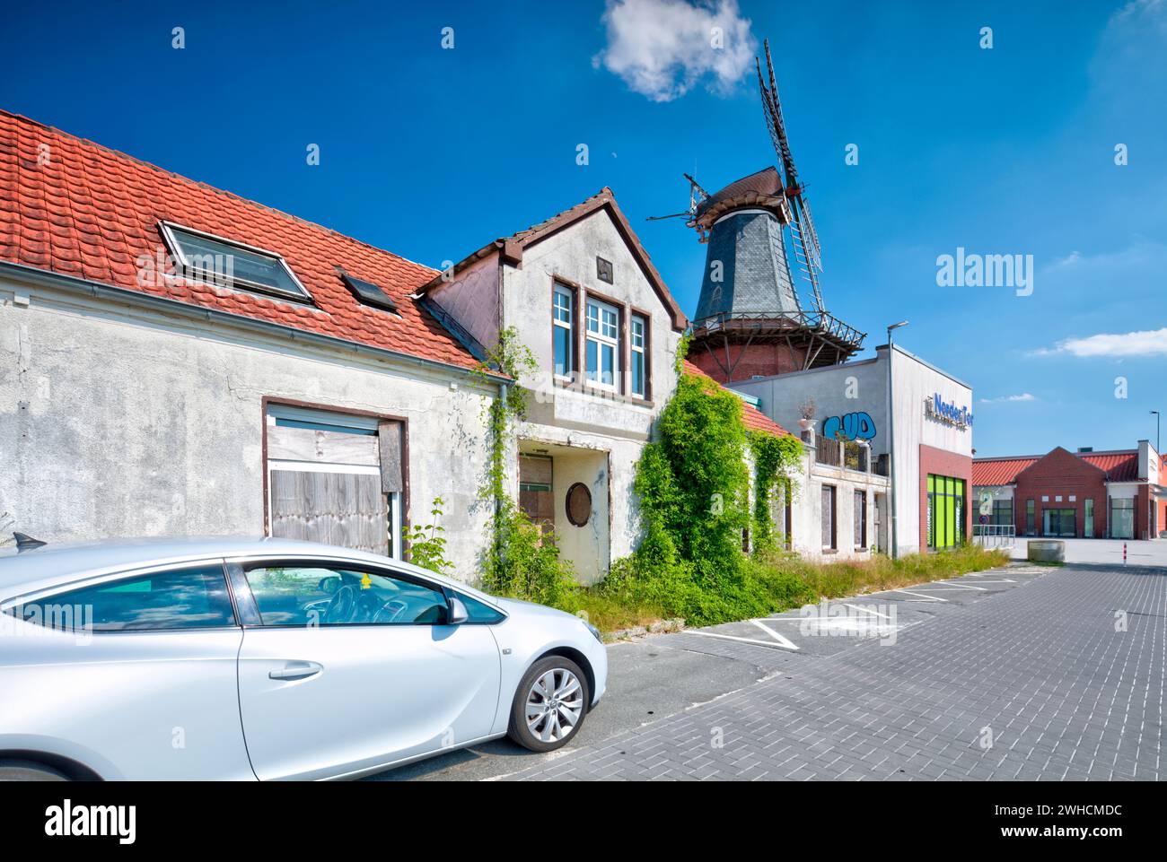 Old Frisia Mill, windmill, house facade, historical, facade, Norden ...
