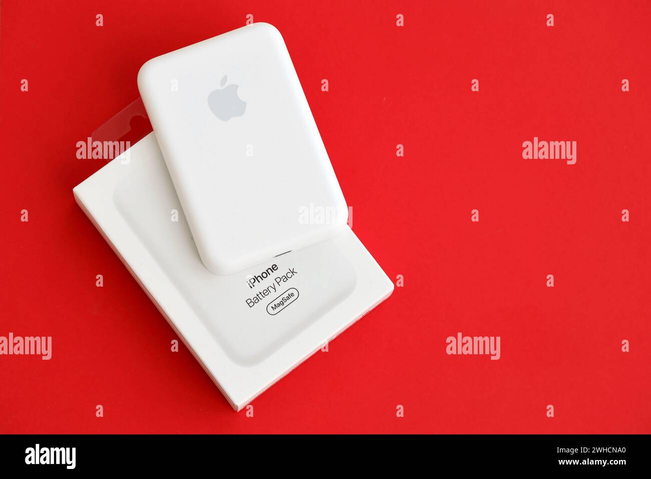 Apple magsafe battery pack hi-res stock photography and images - Alamy