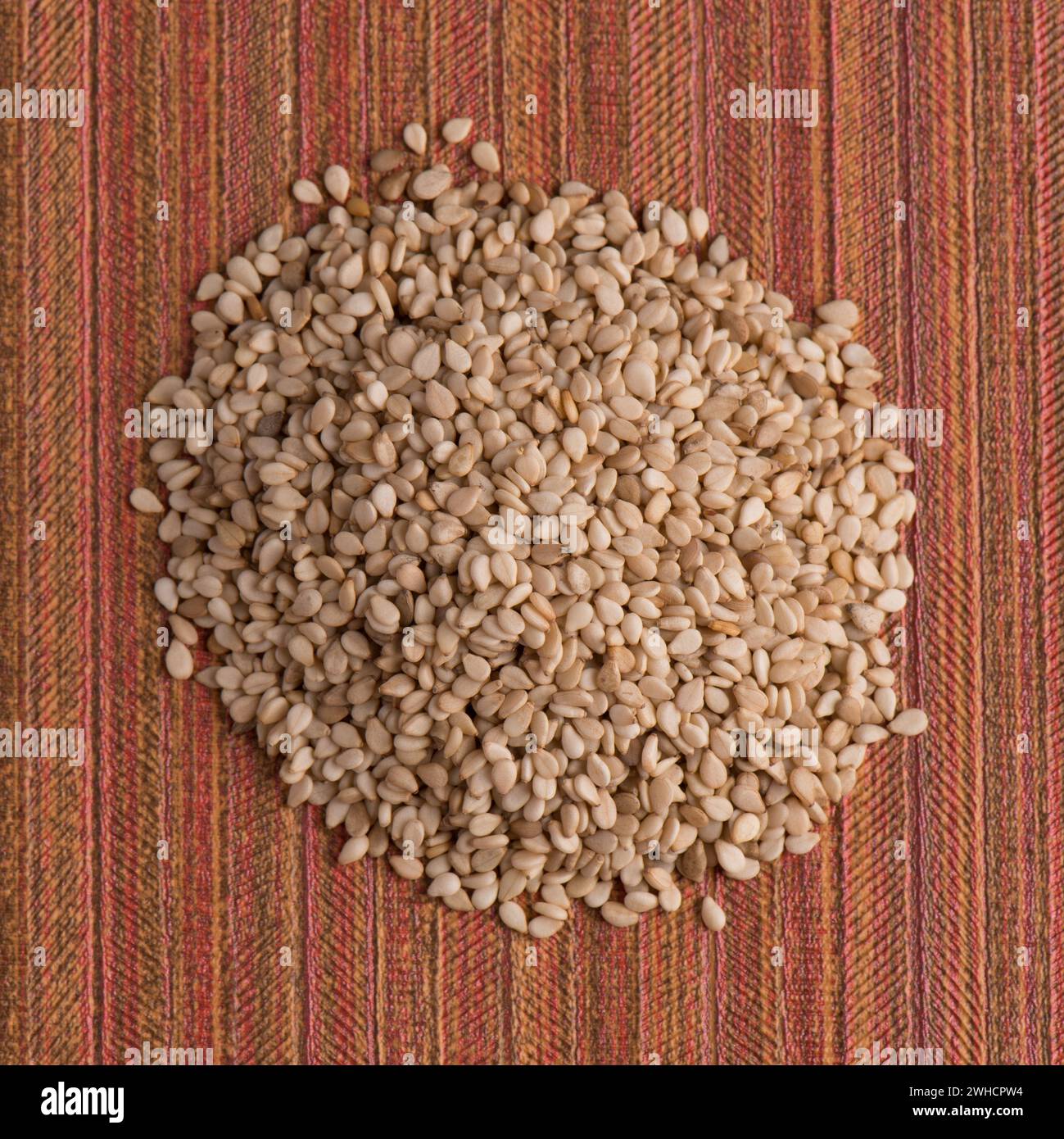 Circle of sesame seeds Stock Photo - Alamy