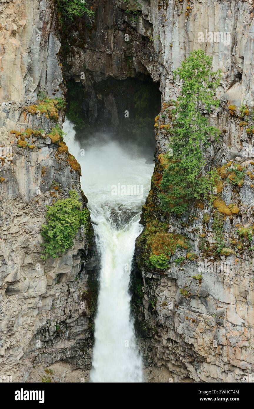 Spahats Falls waterfall, Wells Gray Provincial Park, British Columbia ...