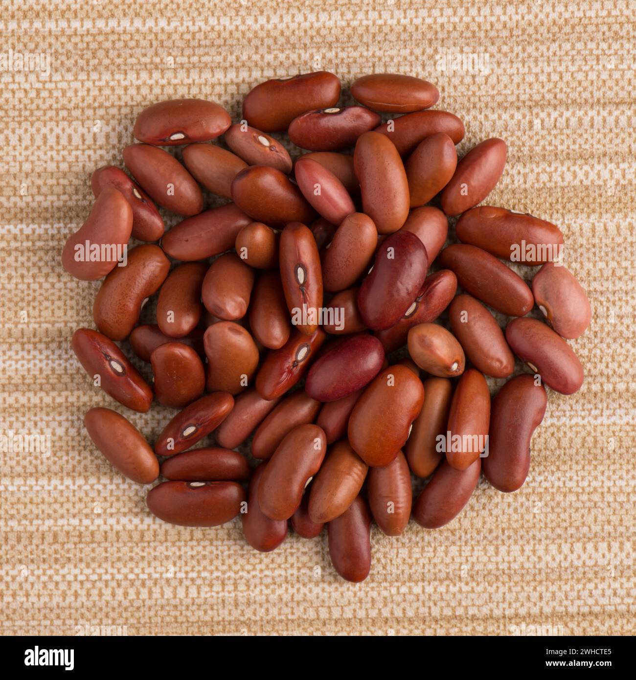 Circle of red beans Stock Photo - Alamy