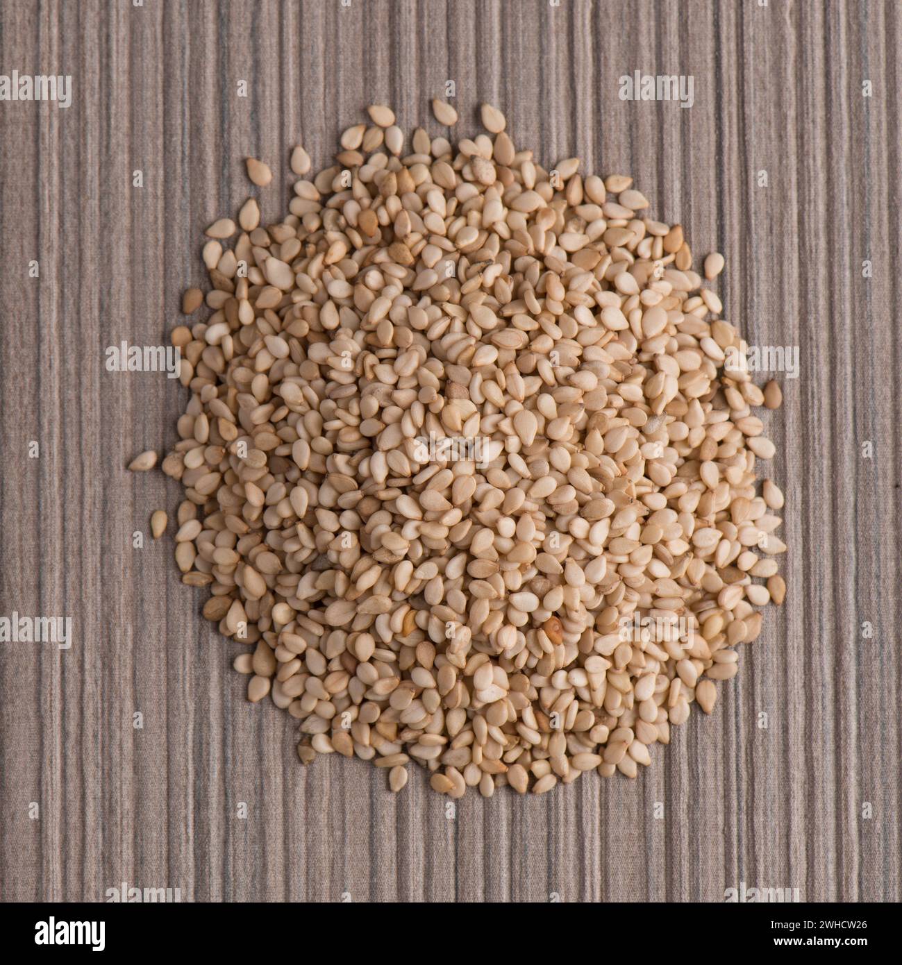 Circle of sesame seeds Stock Photo - Alamy