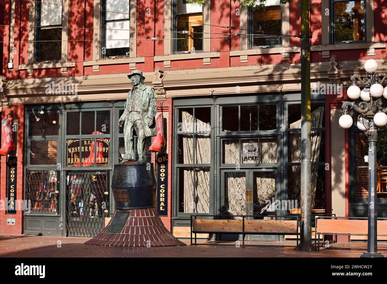 Statue gassy jack in gastown hi-res stock photography and images - Alamy