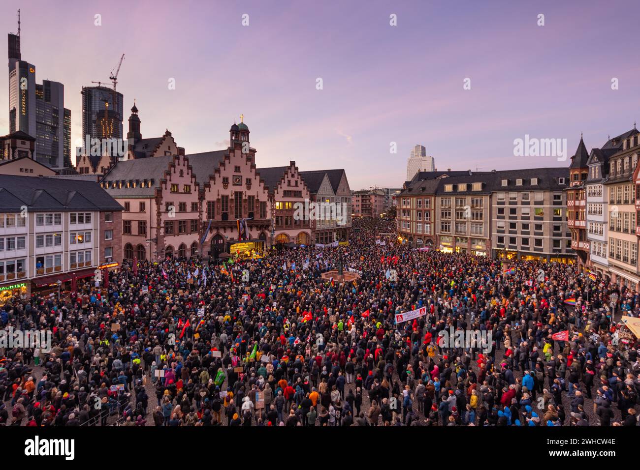 Around 20, 000 people gathered on the Roemerberg in Frankfurt am Main ...