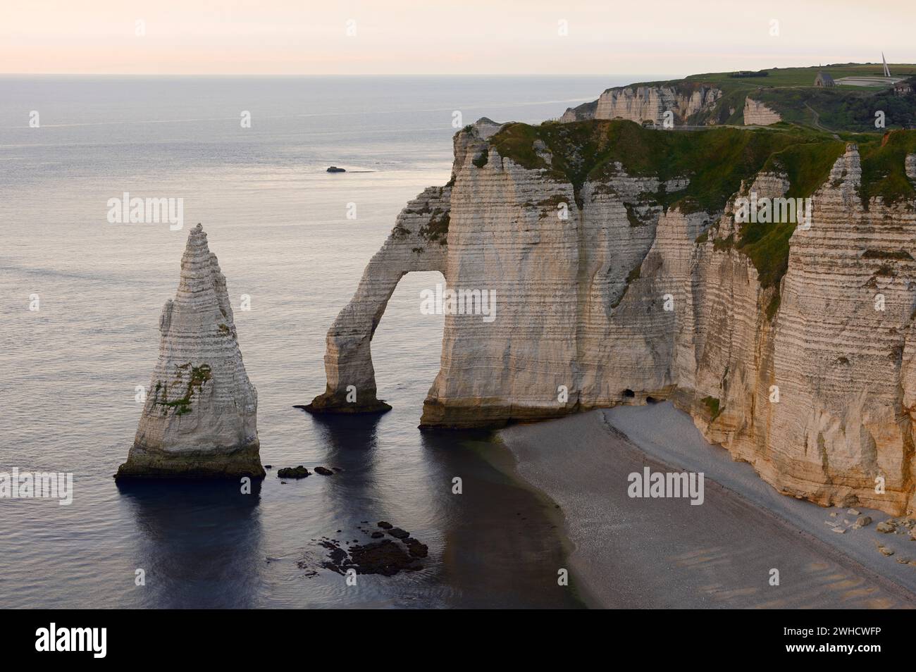 Cliffs with the Falaise d'Aval rock gate and the Aiguille díEtretat ...