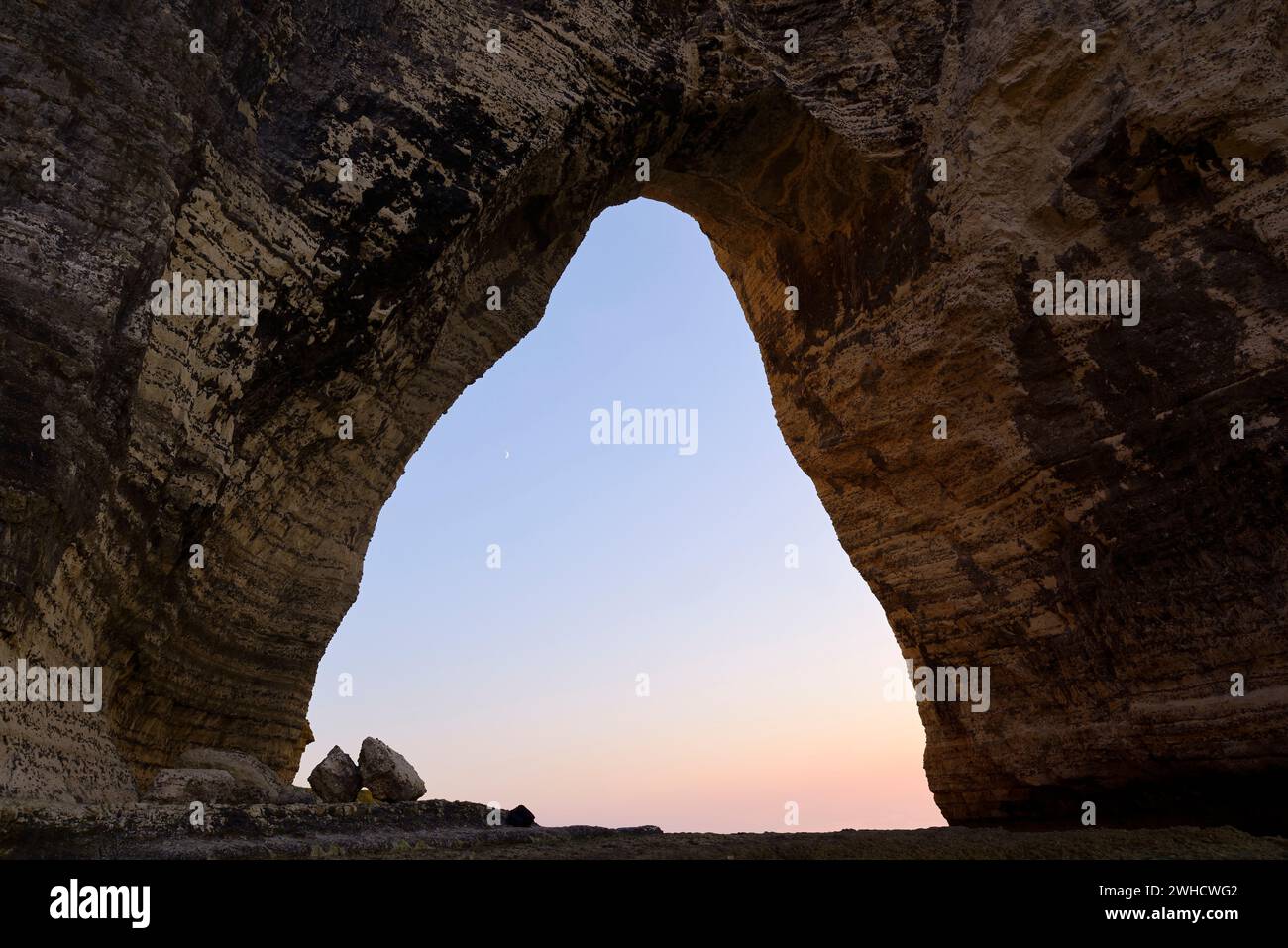 Manneporte rock arch hi-res stock photography and images - Alamy