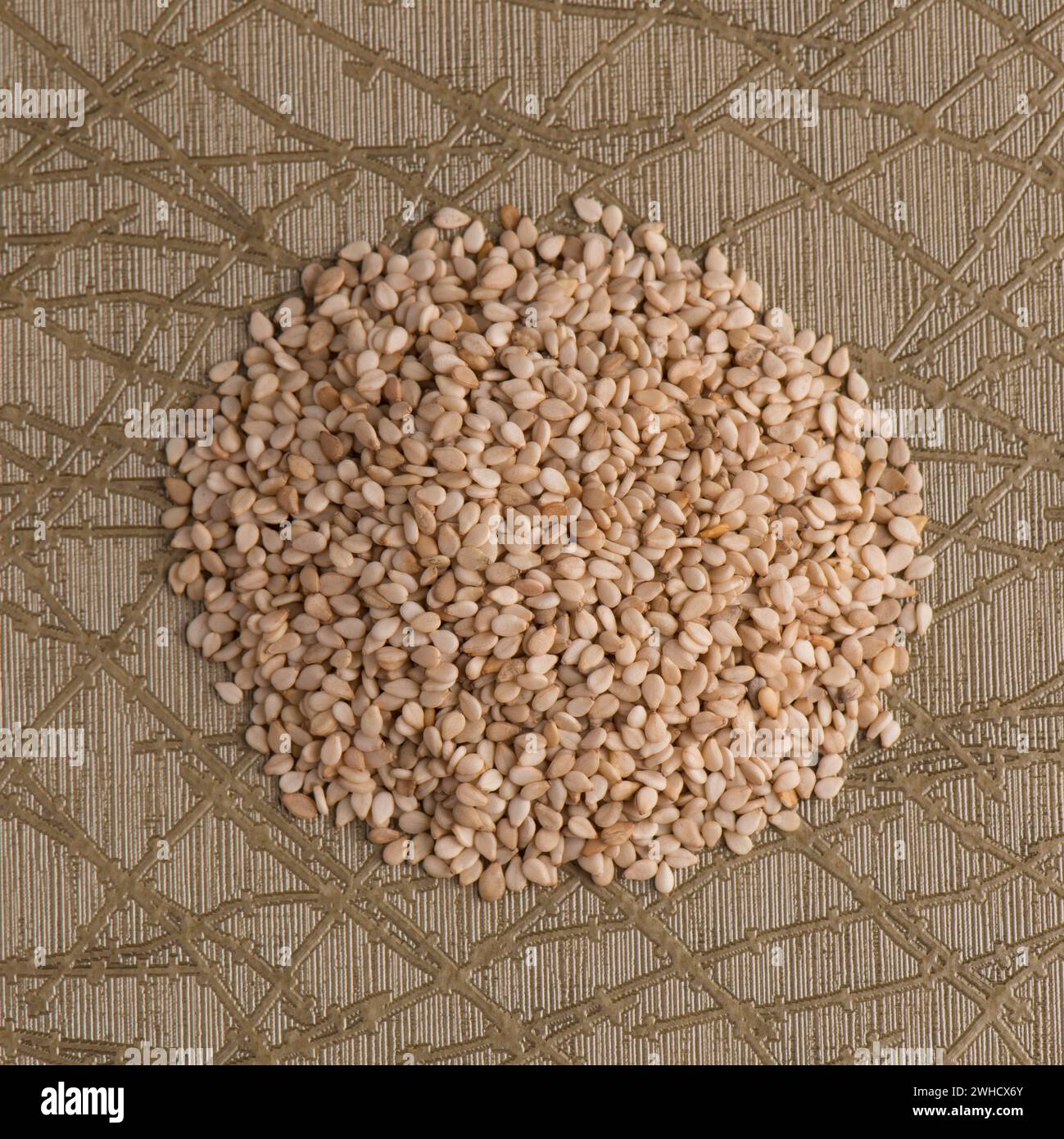 Circle of sesame seeds Stock Photo - Alamy