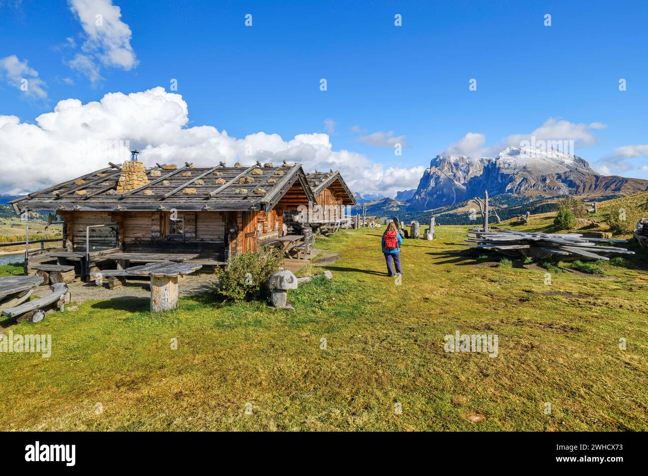 Edelweiss hut on Alpe di Siusi, hiker with red rucksack, Sassopiatto ...