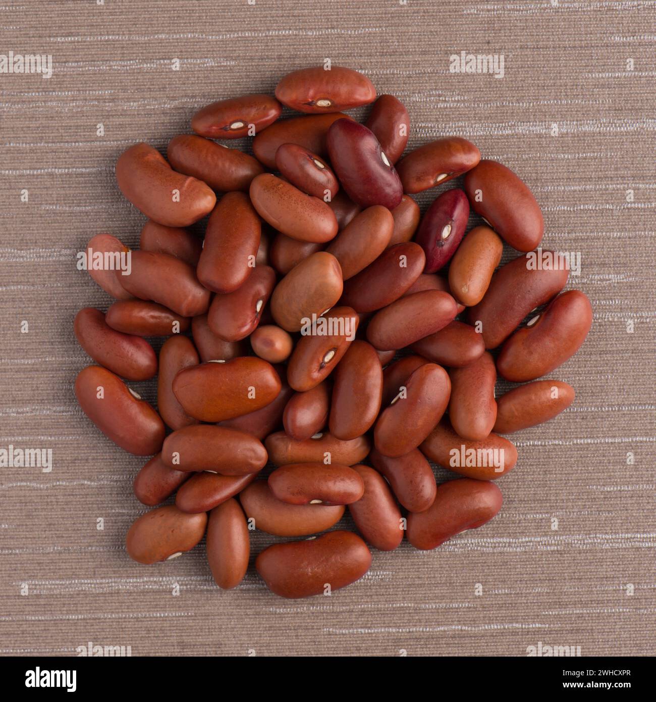 Circle of red beans Stock Photo - Alamy