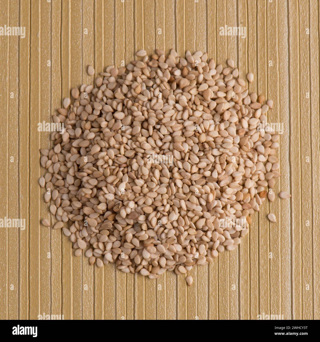Circle of sesame seeds Stock Photo - Alamy
