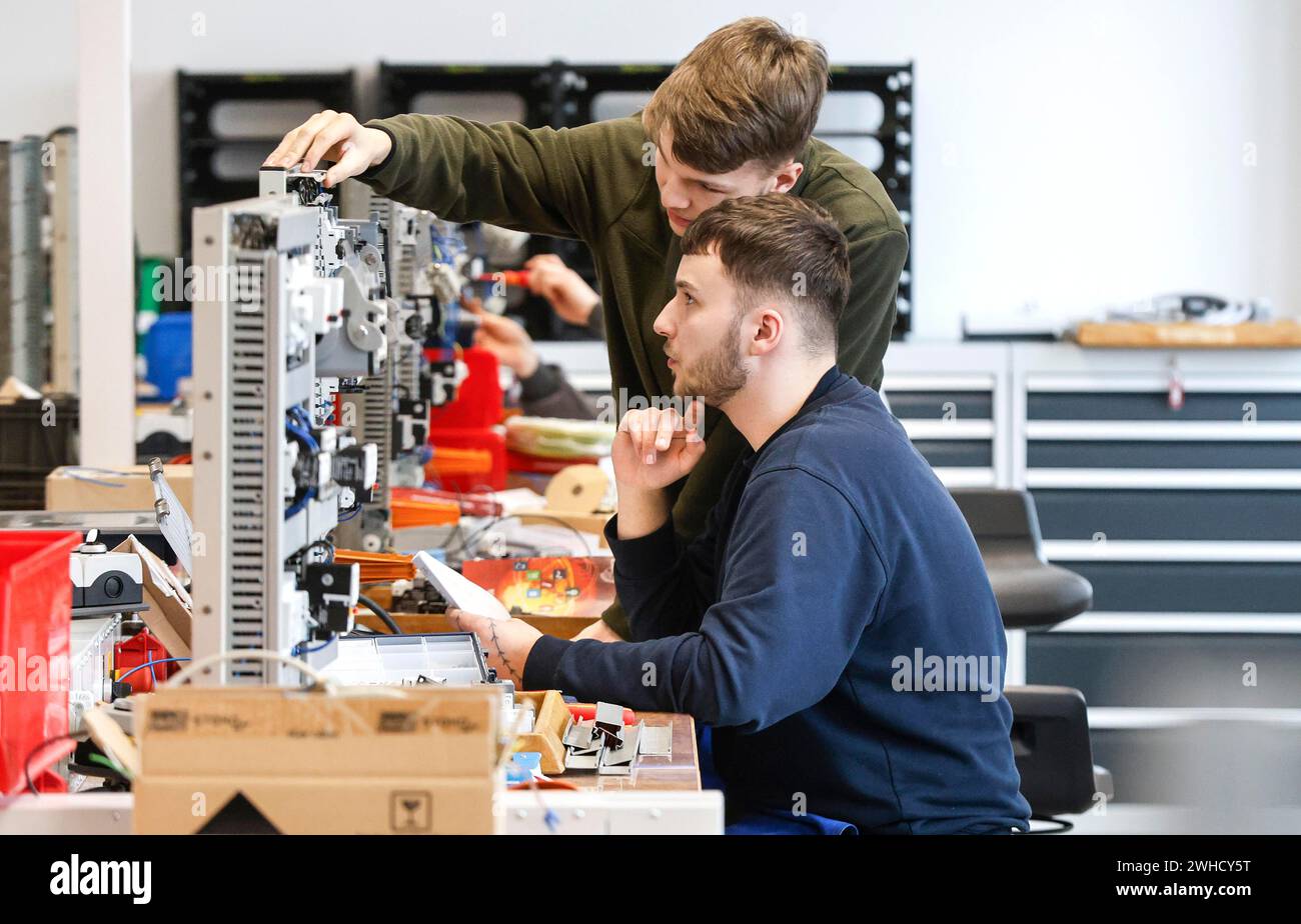 Rail relay hi-res stock photography and images - Alamy