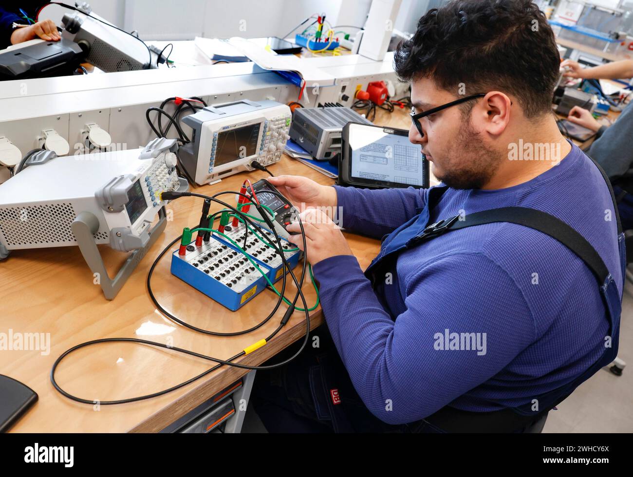 Technical professions hi-res stock photography and images - Alamy