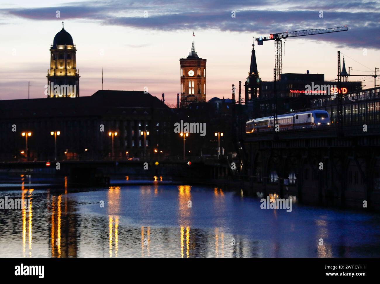 City view Berlin in the evening. View across the Spree to the ...